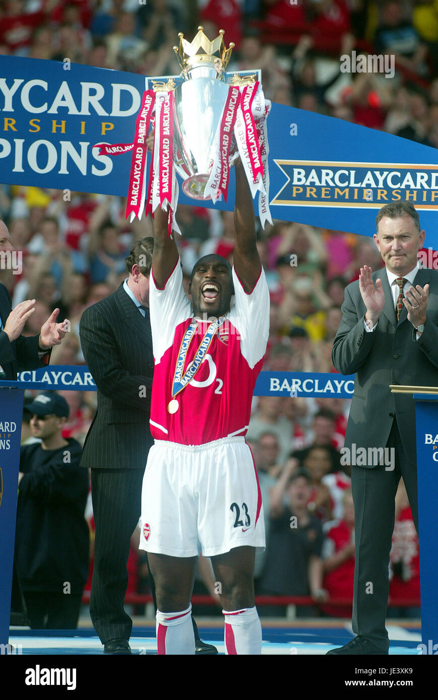 Sol campbell 03 04 hi-res stock photography and images - Alamy