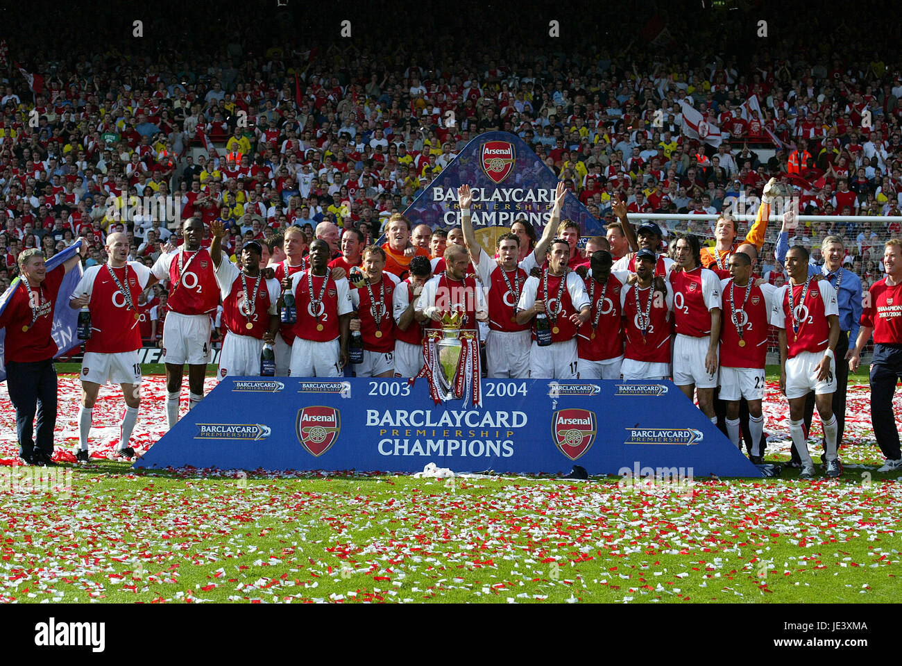 ARSENAL CELEBRATE PREMIERSHIP CHAMPIONS 03-04 HIGHBURY LONDON ENGLAND ...