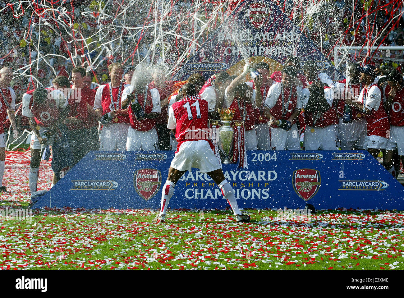 ARSENAL CELEBRATE PREMIERSHIP CHAMPIONS 03-04 HIGHBURY LONDON ENGLAND ...