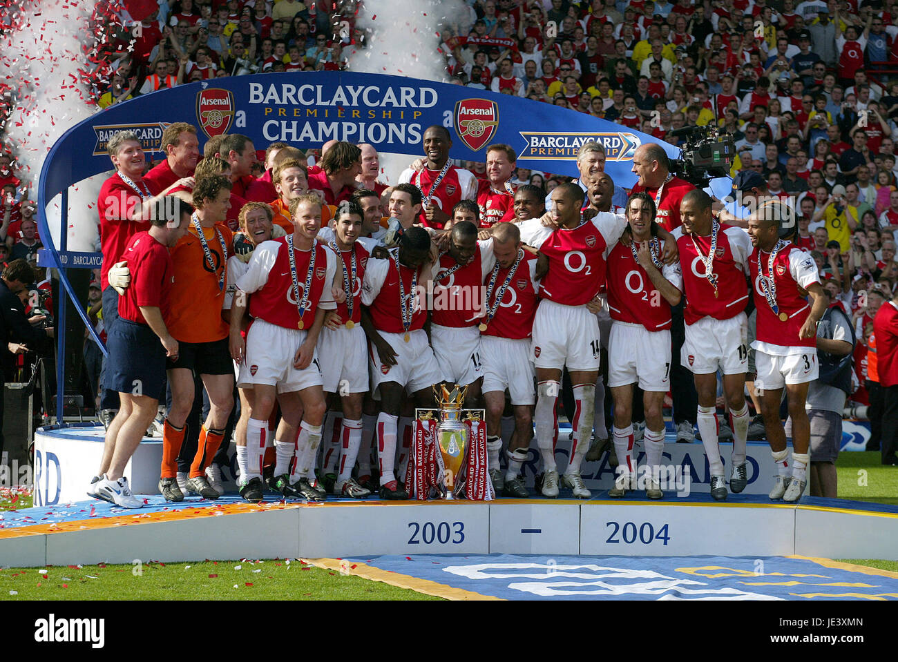 Arsenal celebrate 2004 hi-res stock photography and images - Alamy