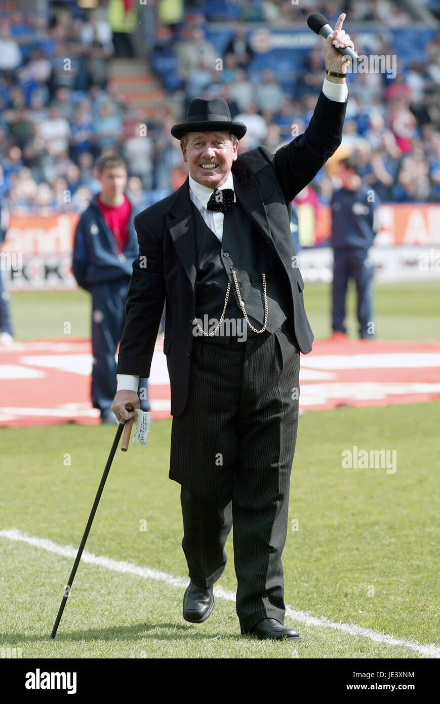 ALAN BIRCHENALL LEICESTER CITY ANNOUNCER WALKERS STADIUM LEICESTER ...