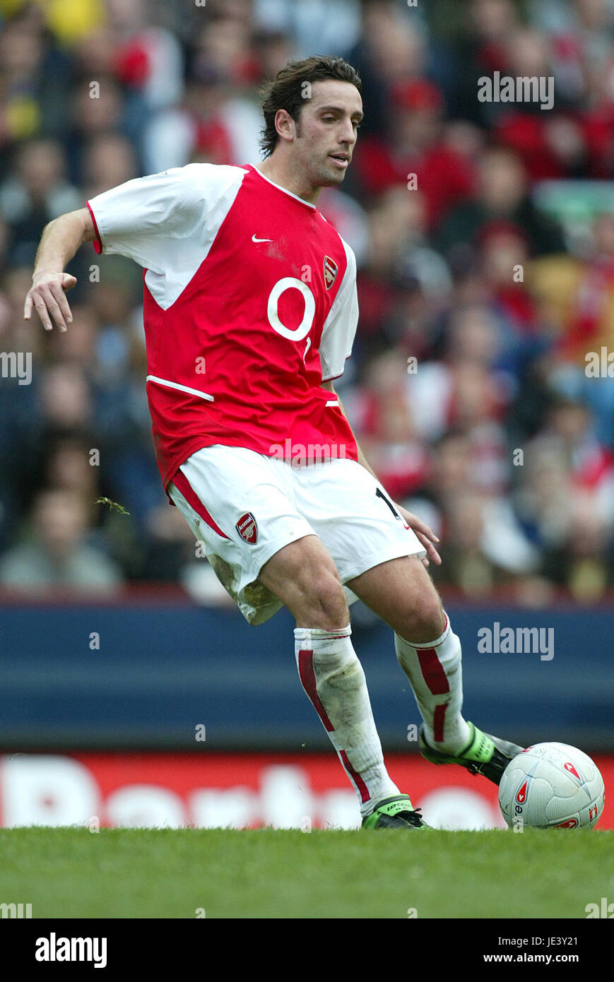 EDU ARSENAL FC VILLA PARK ASTON BIRMINGHAM ENGLAND 03 April 2004 Stock ...