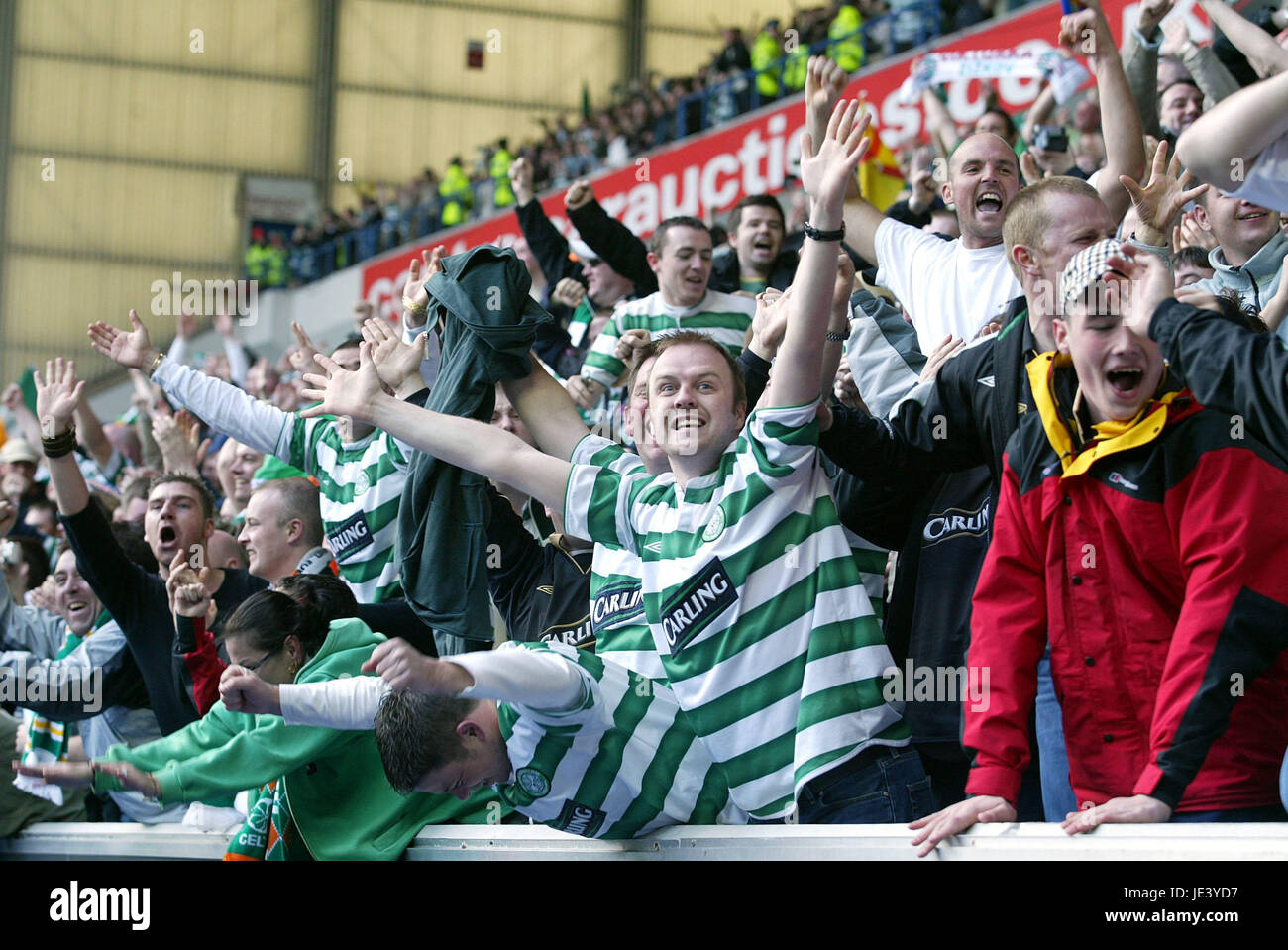 Glasgow Rangers Celtic Fans Stock Photos & Glasgow Rangers Celtic Fans ...