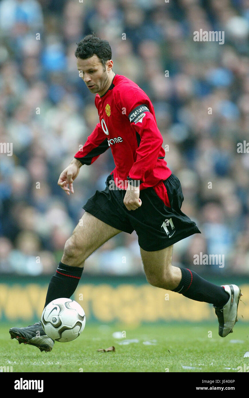 Manchester city manchester united 2004 hi-res stock photography and ...