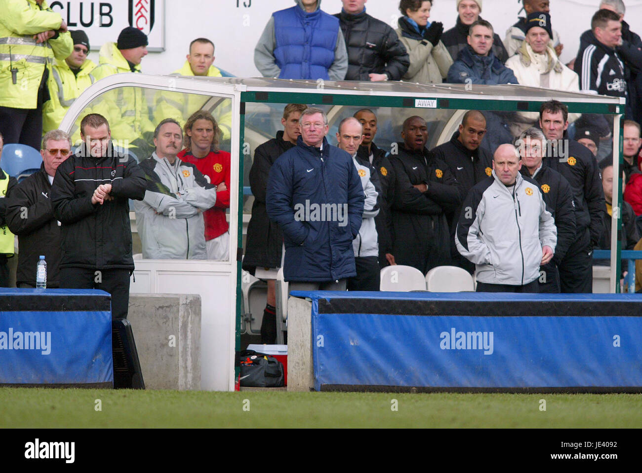 The manchester united bench hi-res stock photography and images - Alamy
