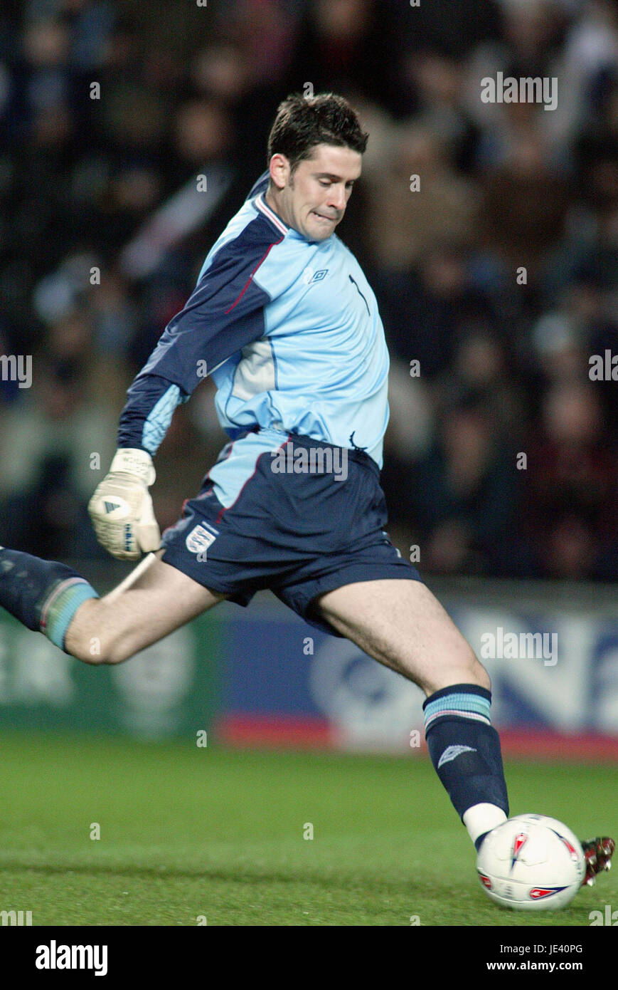 SCOTT CARSON ENGLAND U21 & LEEDS UNITED FC KC STADIUM HULL ENGLAND 17 ...