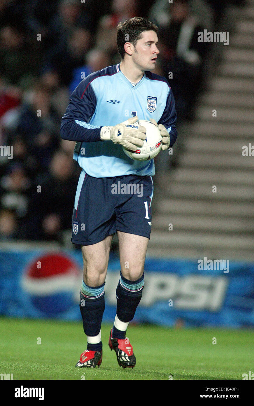 SCOTT CARSON ENGLAND U21 & LEEDS UNITED FC KC STADIUM HULL ENGLAND 17 ...