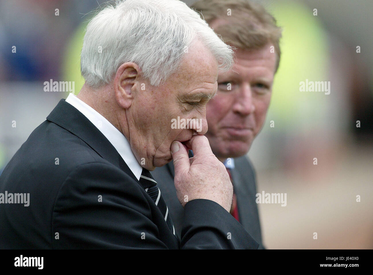 BOBBY ROBSON & STEVE MCCLAREN NEWCASTLE & MIDDLESBROUGH ST JAMES PARK ...
