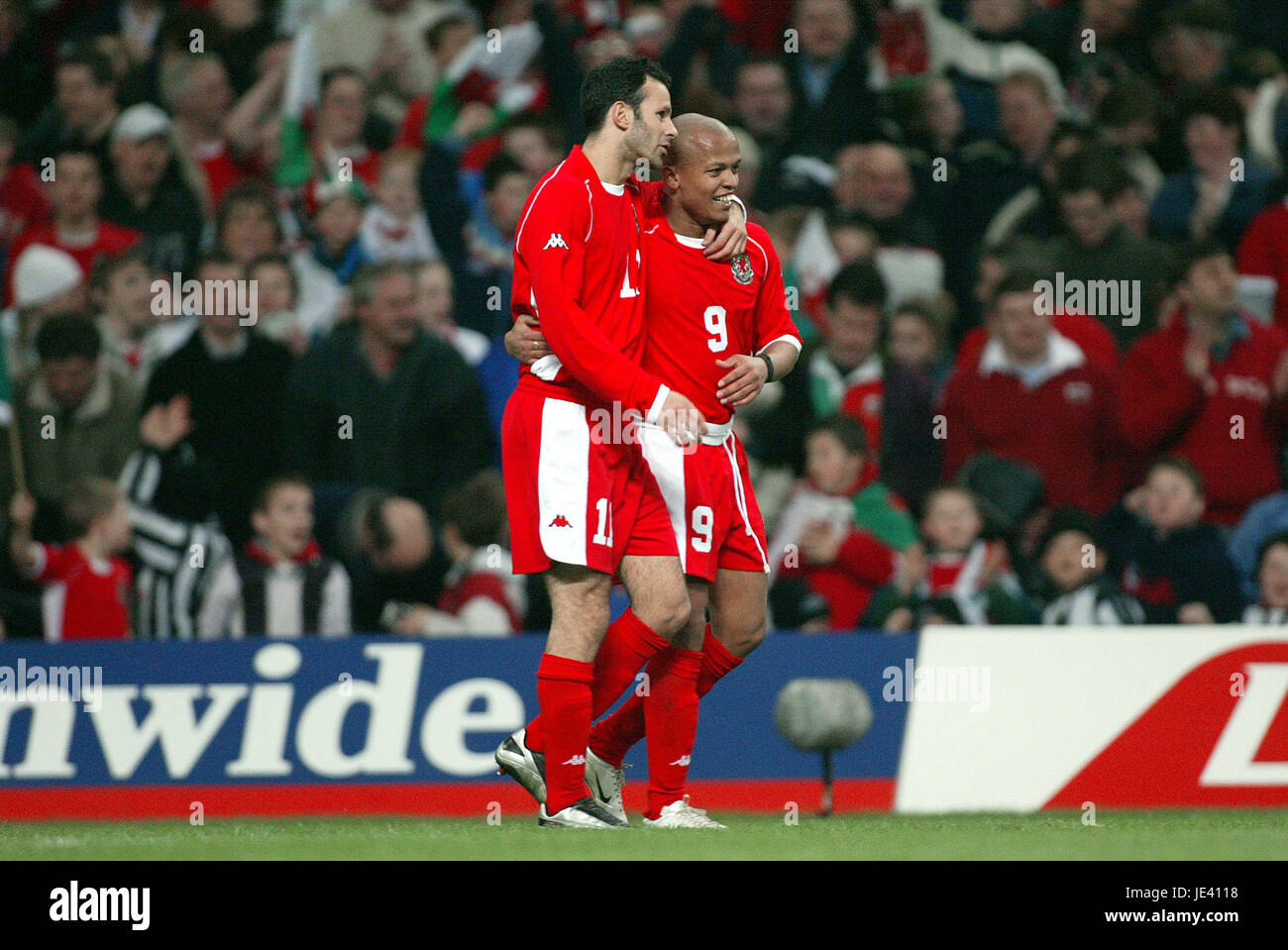 Football celebrating robert earnshaw hi-res stock photography and ...