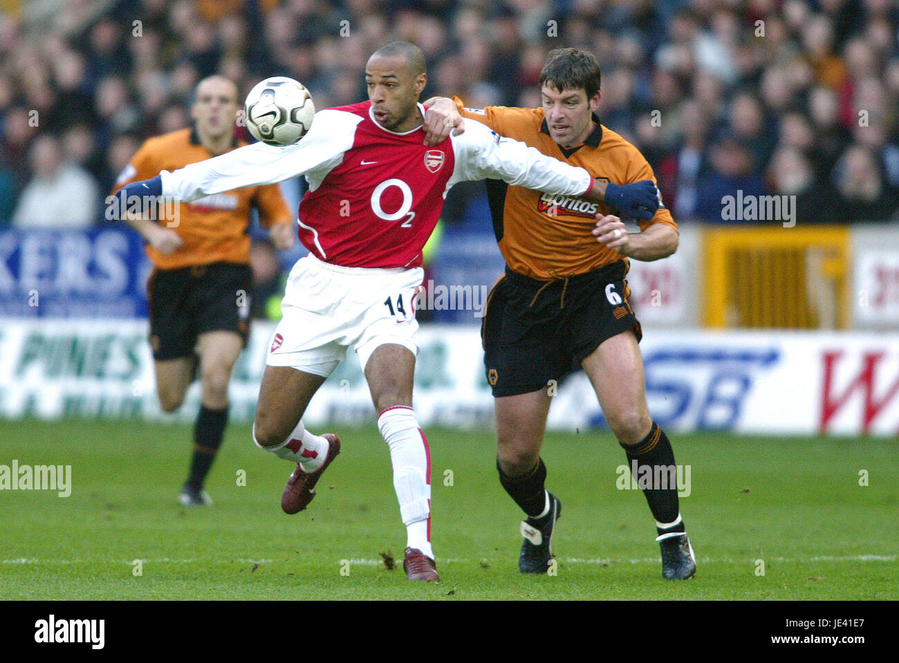 THIERRY HENRY & PAUL BUTLER WOLVES V ARSENAL MOLINEUX WOLVERHAMPTON ...