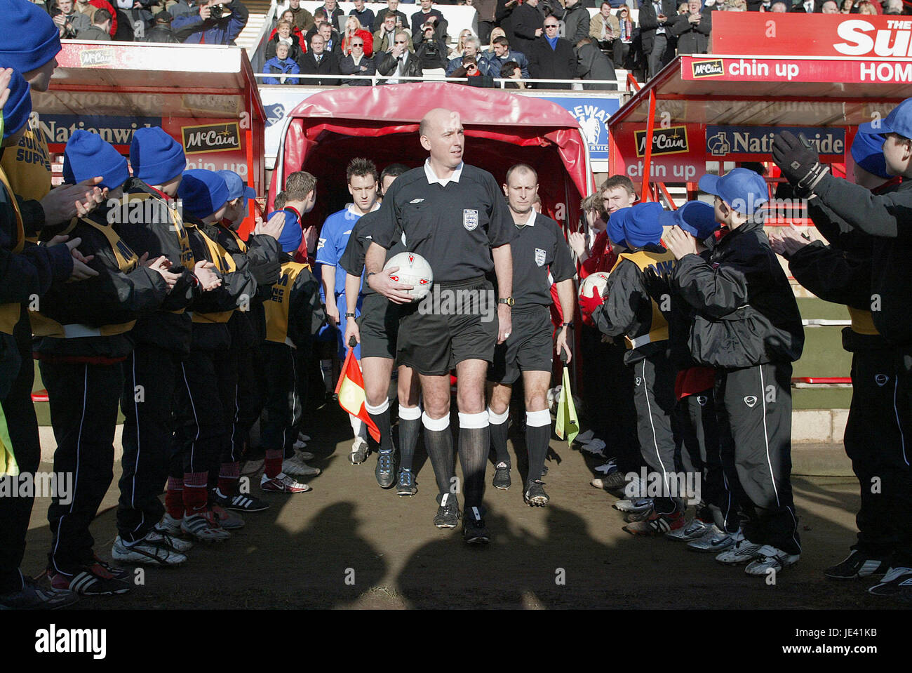Referee Barry Knight High Resolution Stock Photography and Images - Alamy