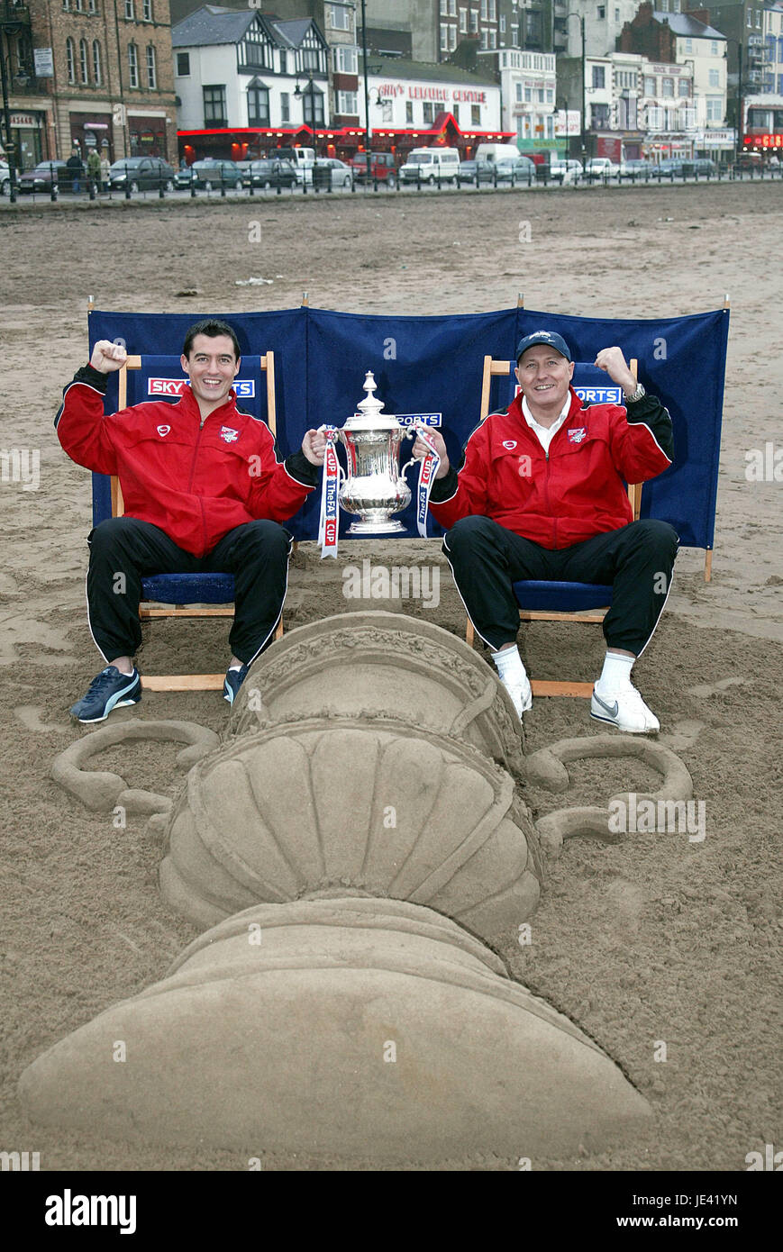 Beach football scarborough hi-res stock photography and images - Alamy