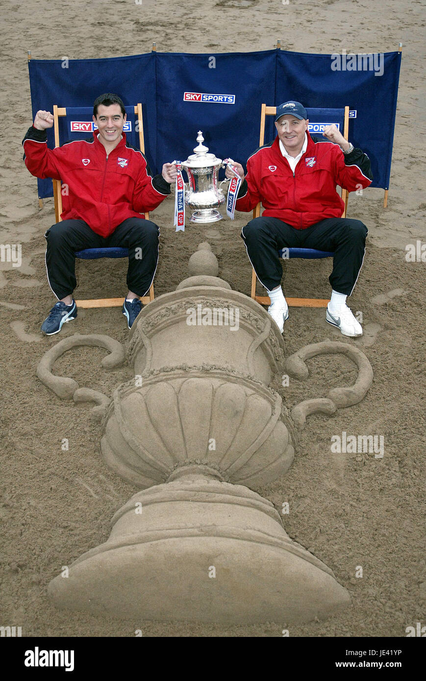 RUSSELL SLADE & MARK QUAYLE SCARBOROUGH FC SKY PHOTOCALL SOUTH BAY ...