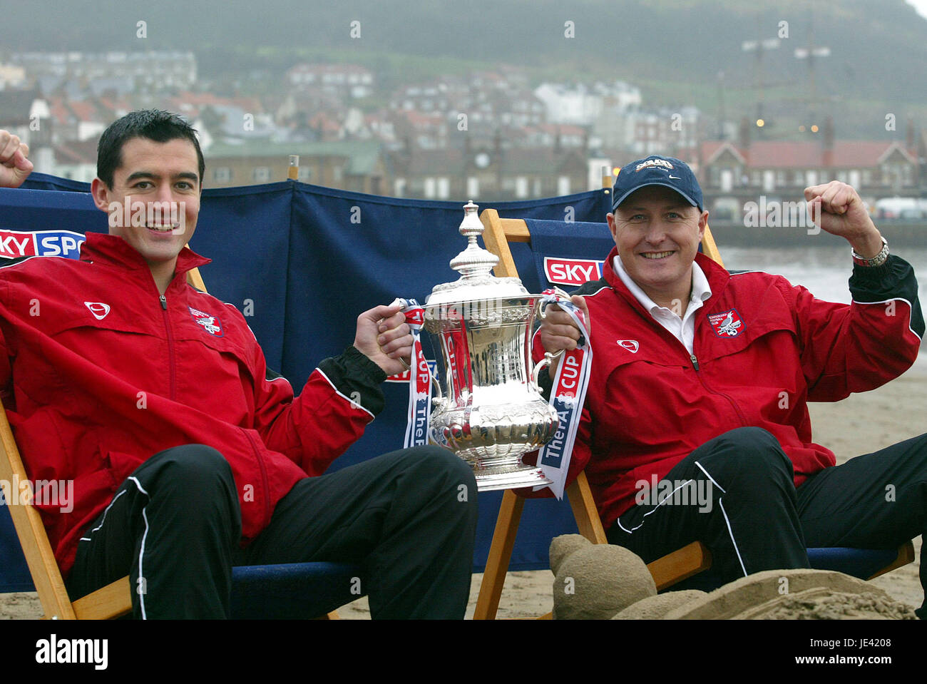 RUSSELL SLADE & MARK QUAYLE HOLDING FA CUP SOUTH BEACH SCARBOROUGH ...