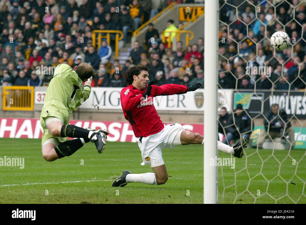 Van nistelrooy 2004 hi-res stock photography and images - Alamy