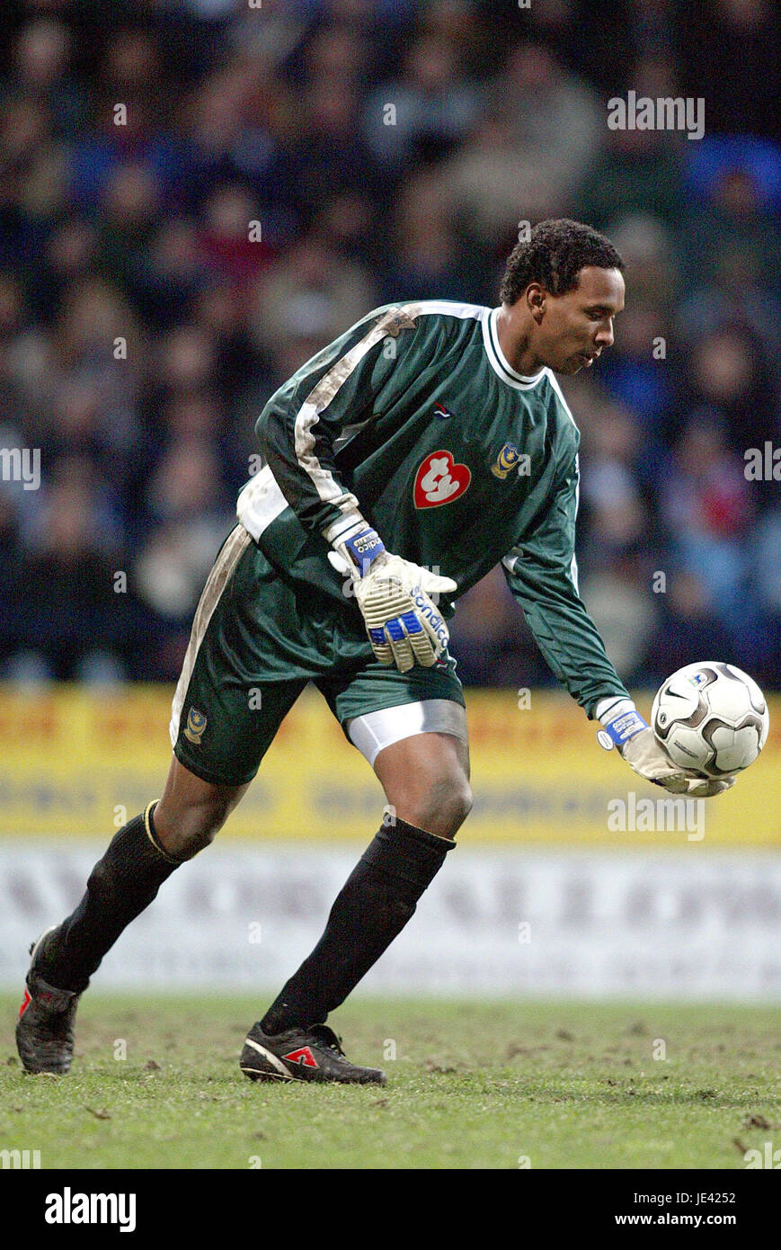 SHAKA HISLOP PORTSMOUTH FC REEBOK STADIUM BOLTON ENGLAND 17 January ...