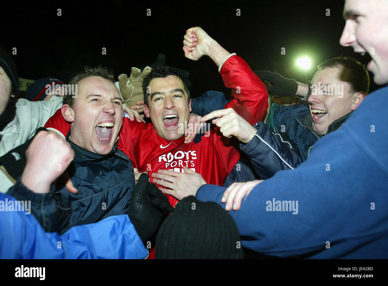 MARK QUAYLE & FANS CELEBRATE SCARBOROUGH V SOUTHEND MCCAIN STADIUM ...