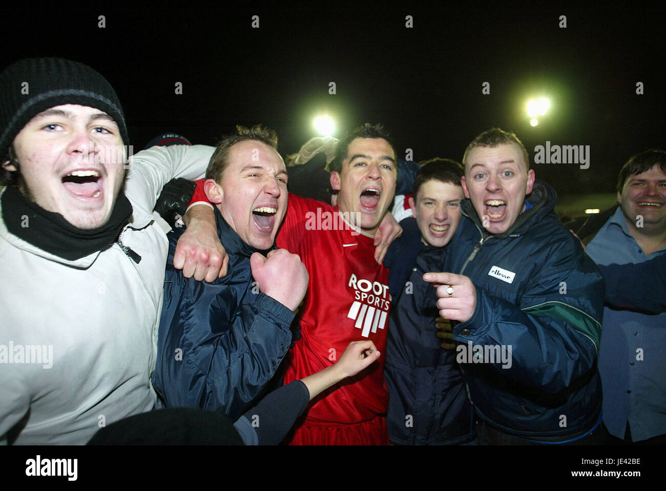 MARK QUAYLE & FANS CELEBRATE SCARBOROUGH V SOUTHEND MCCAIN STADIUM ...