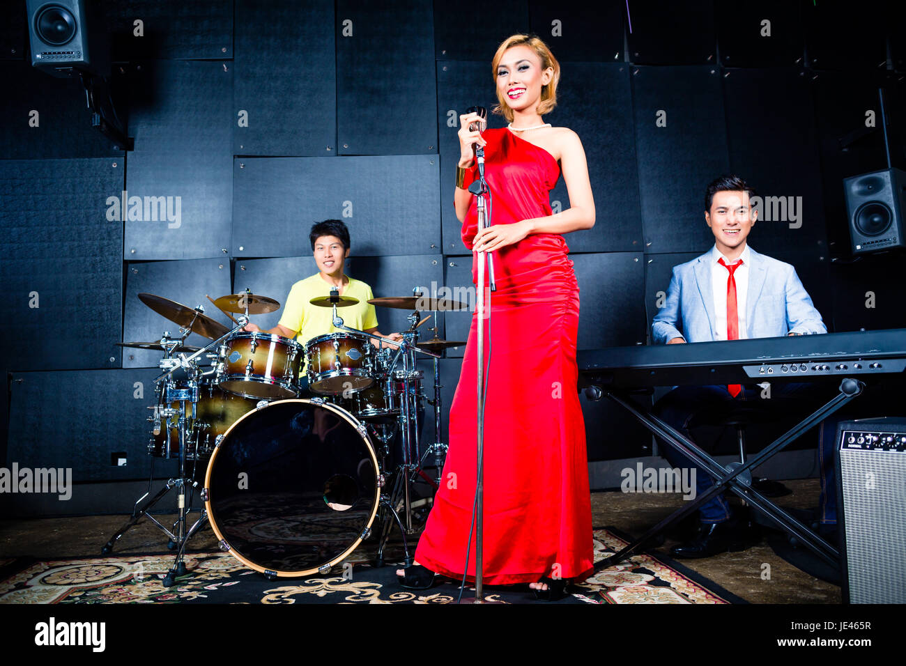 Keyboarder hi-res stock photography and images - Alamy