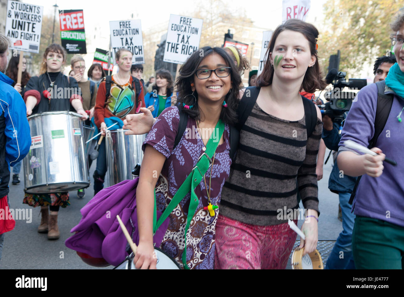 London, UK. 19th Nov, 2016. Students protest against fees and cuts and ...