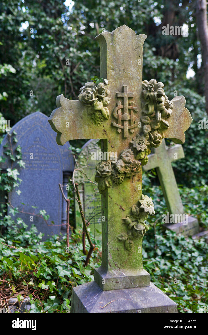 Hampstead cemetery hi-res stock photography and images - Alamy