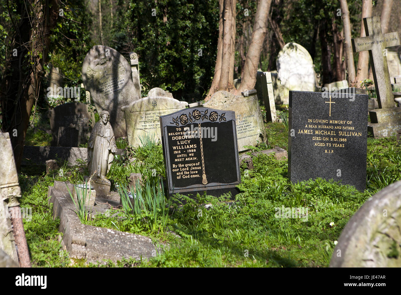 Hampstead cemetery hi-res stock photography and images - Alamy