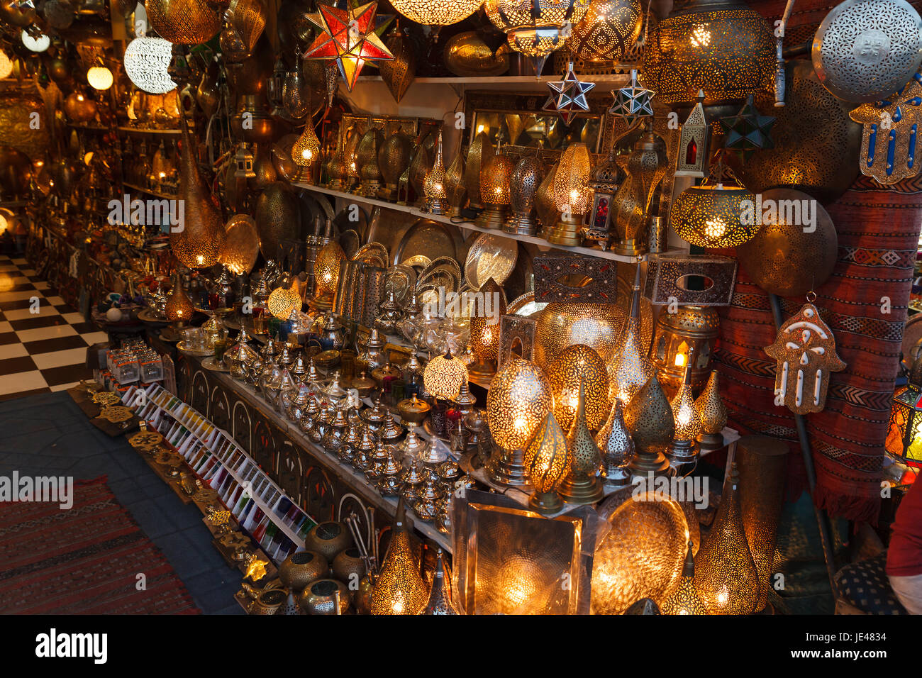 store in street market Stock Photo - Alamy