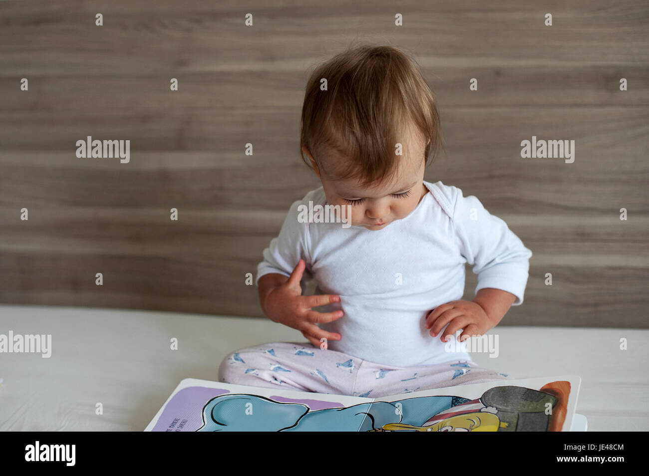 Flip through book hi-res stock photography and images - Alamy