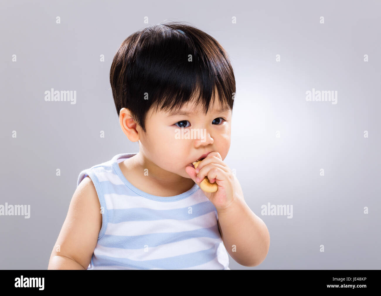 Baby eat finger food Stock Photo - Alamy