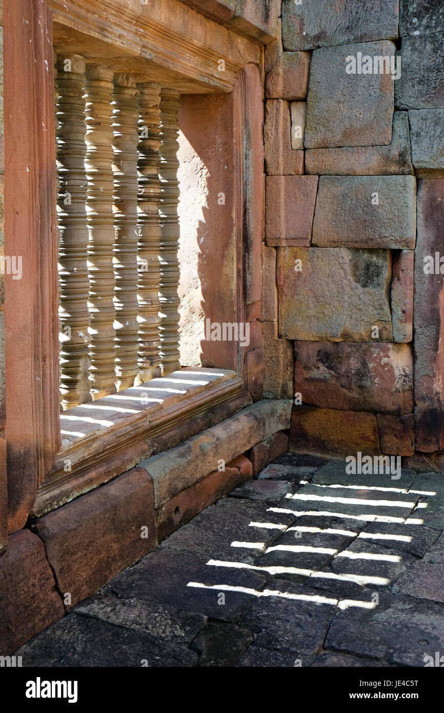 Architektur Khmer, Fenster in den Ruinen von Prasat Phamon Rung in ...