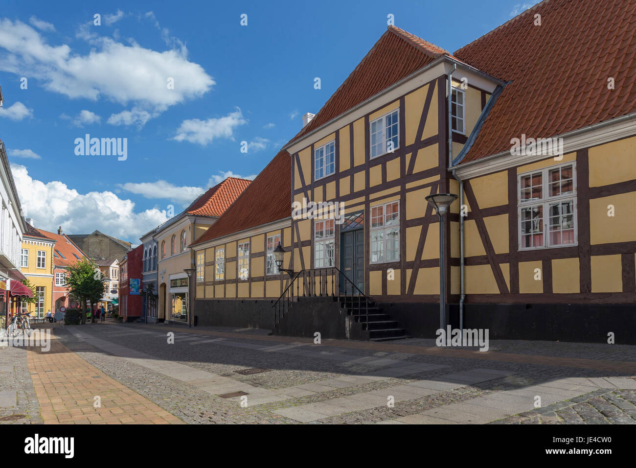 Gelbes Fachwerkhaus in der Stadtmitte von Rudkøbing, Dänemark Stock ...