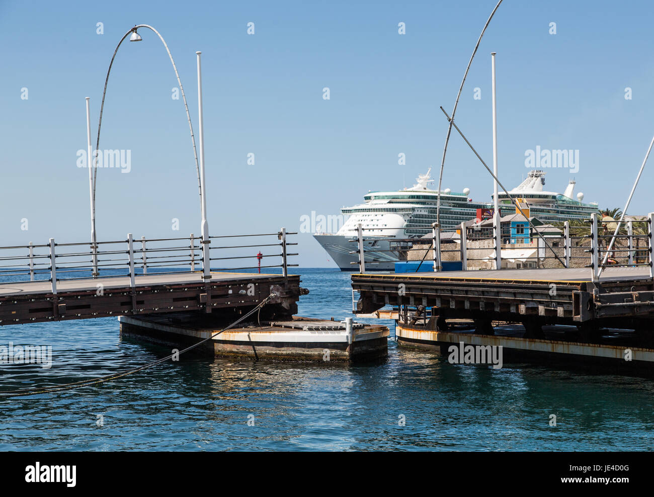 Floating bridge in willemstad curacao hi-res stock photography and ...
