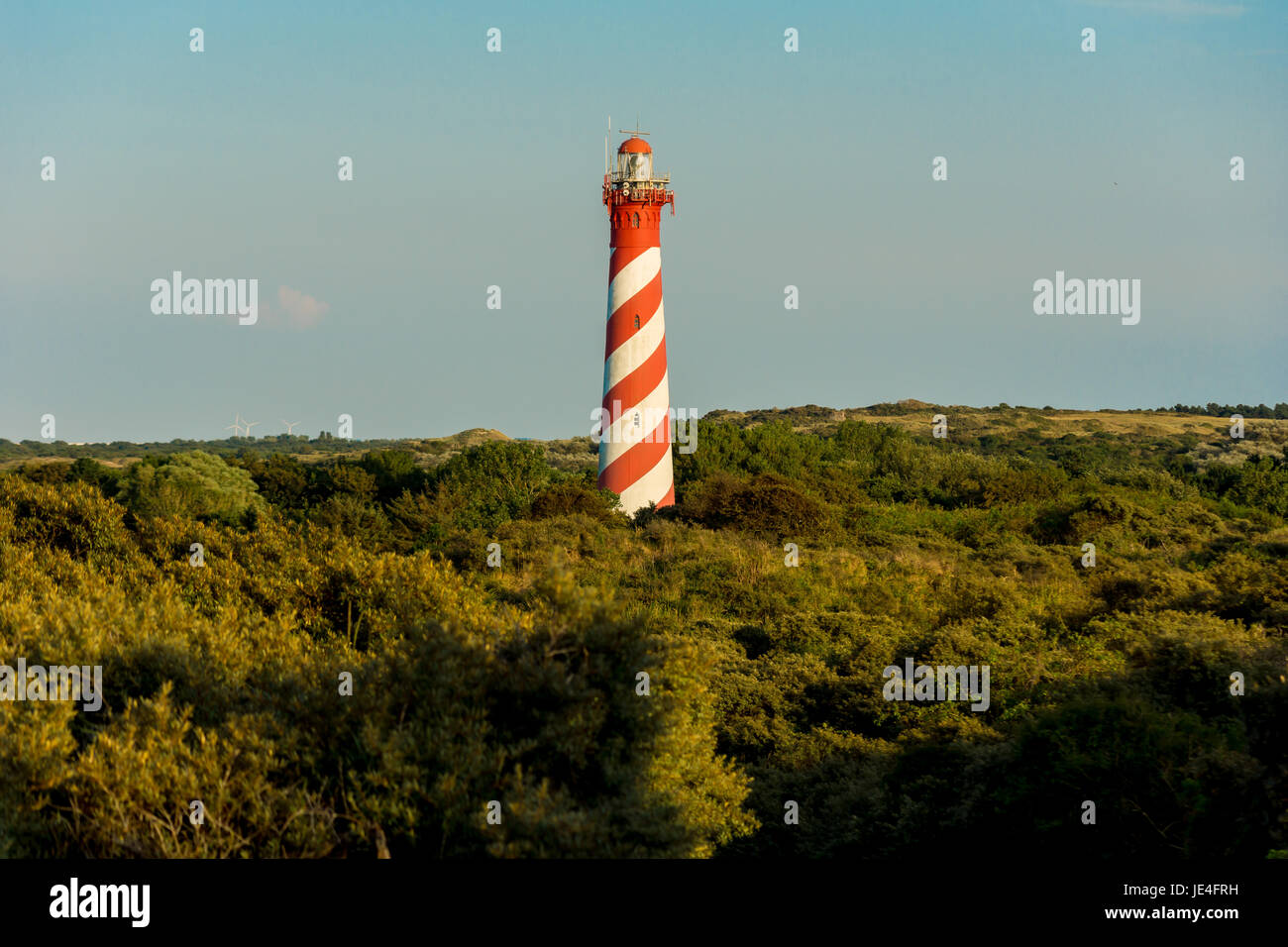 Rot-weißer Leuchtturm in der Abendsonne Stock Photo - Alamy