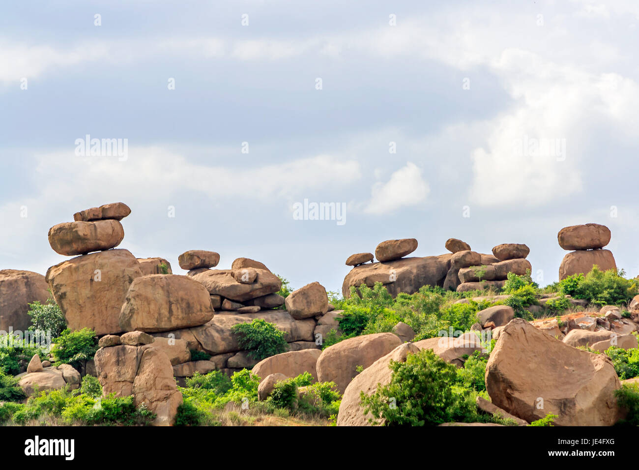 Large rounded rock formation hi-res stock photography and images - Alamy