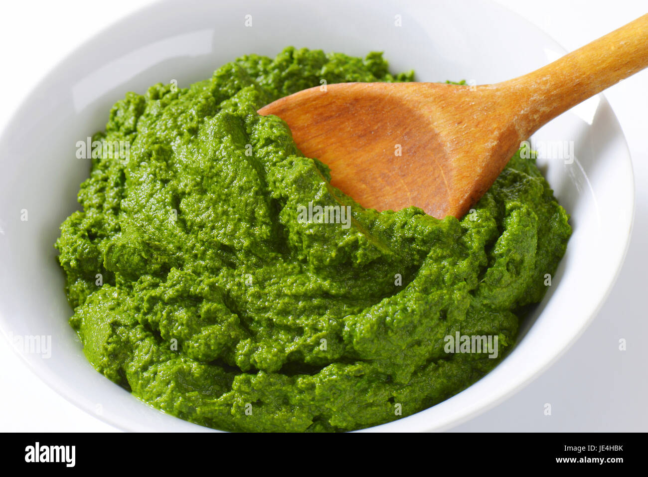 Bowl of homemade spinach puree Stock Photo - Alamy