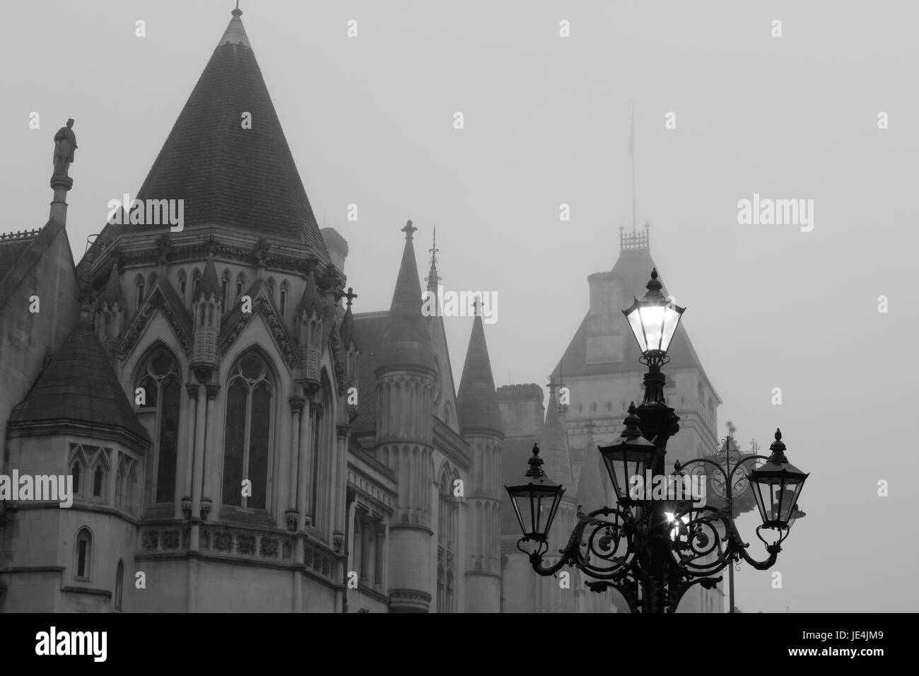 Stand law courts hi-res stock photography and images - Alamy