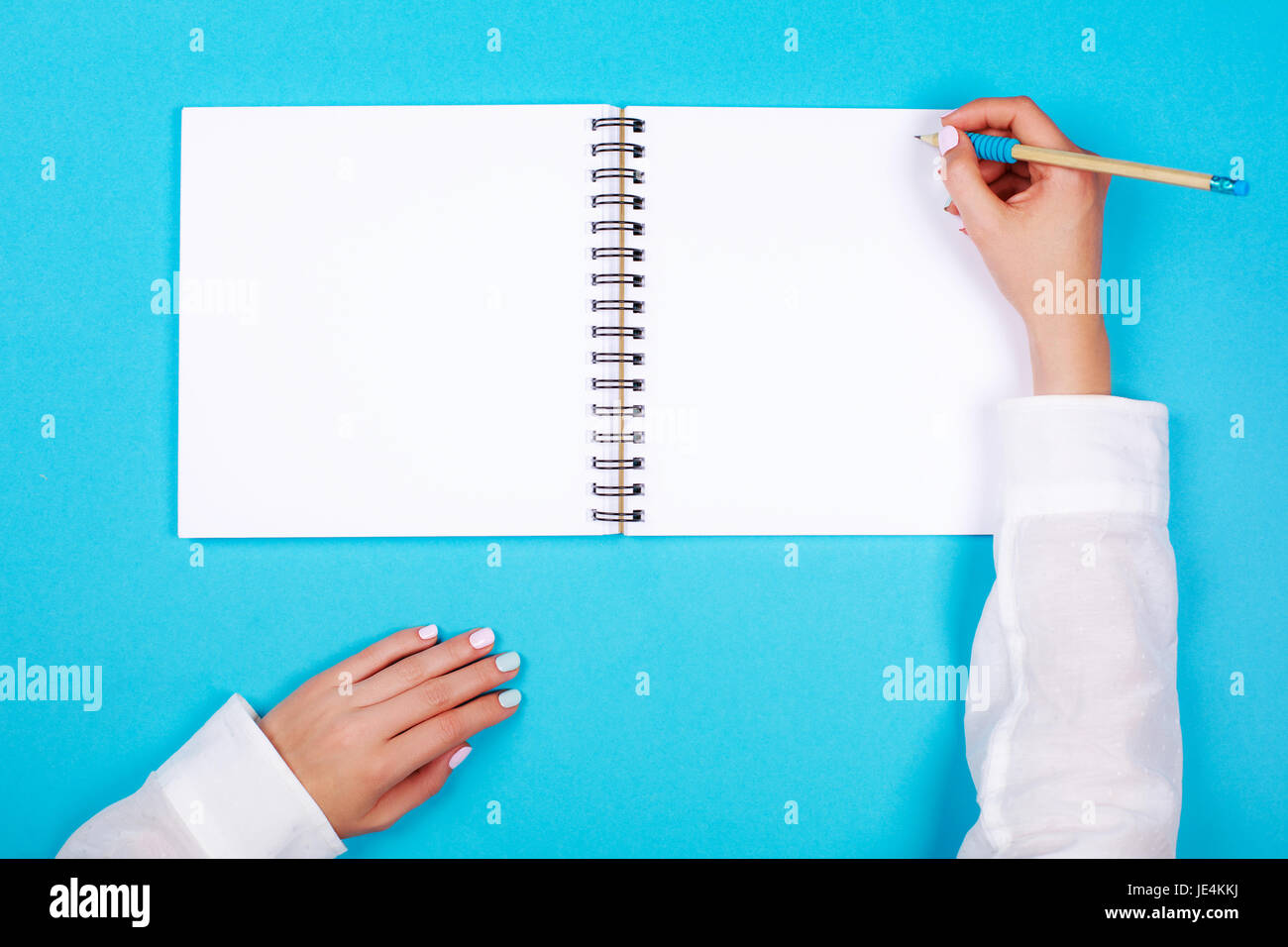 Blank spiral notepad presentation hi-res stock photography and images ...