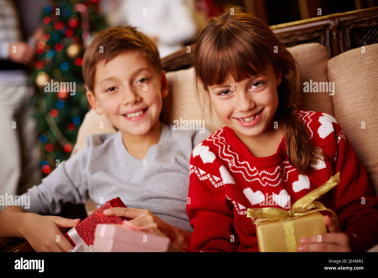 Boy girl child pretty handsome camera hi-res stock photography and images - Alamy