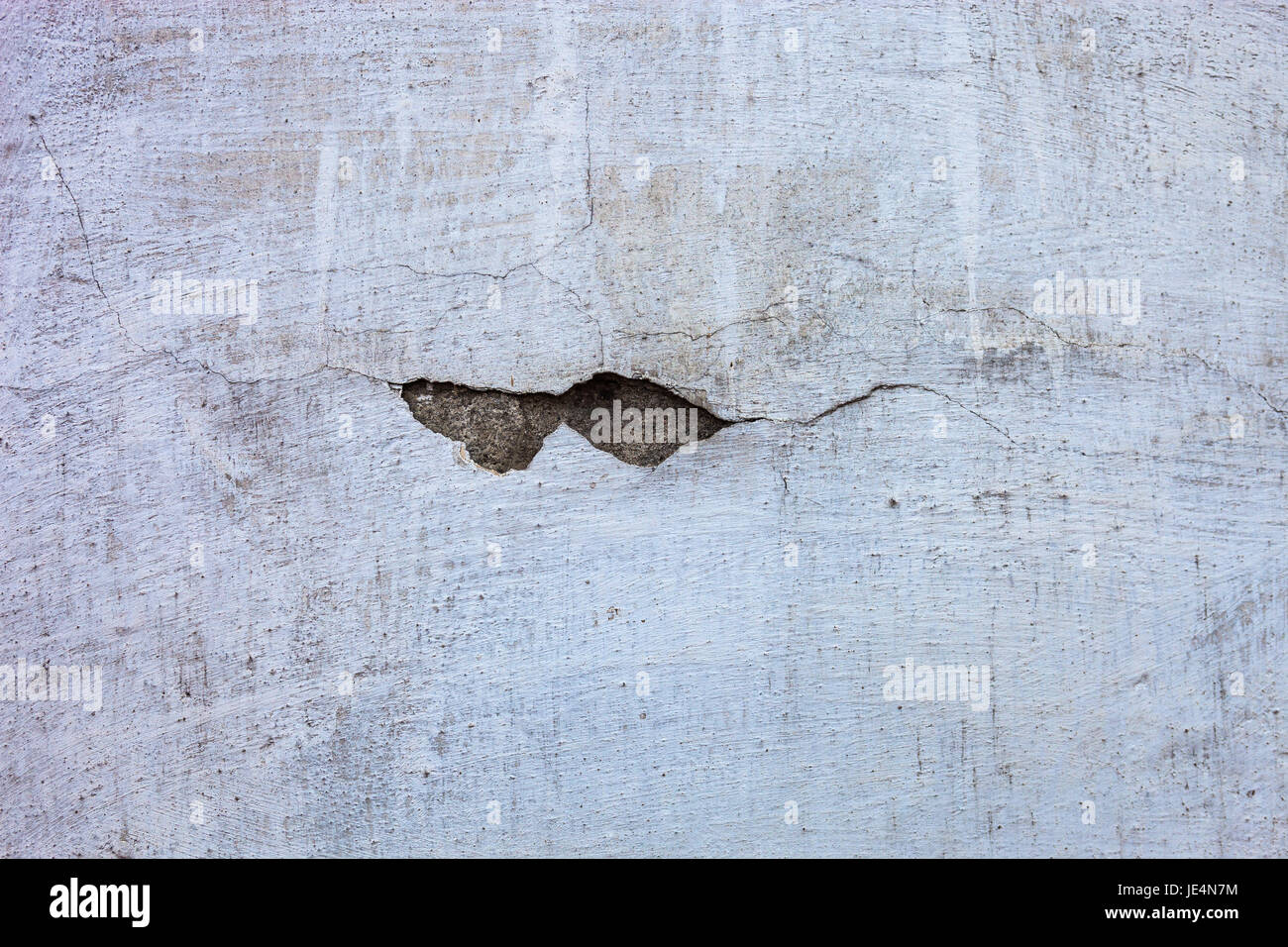 Whitewashed wall with the hole in the cracked plaster Stock Photo - Alamy