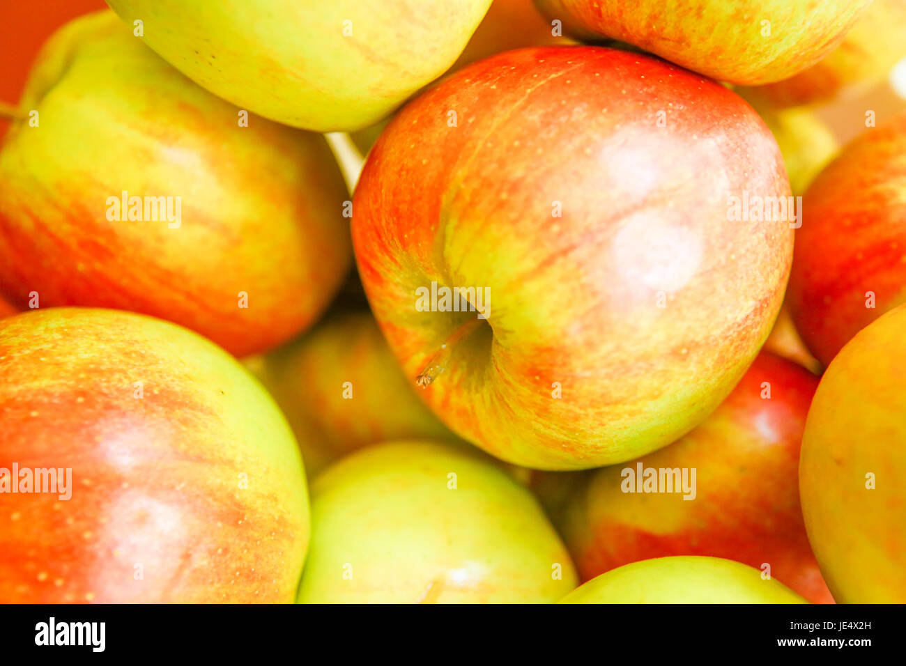 Food: Champion apples - whole and cut Stock Photo - Alamy