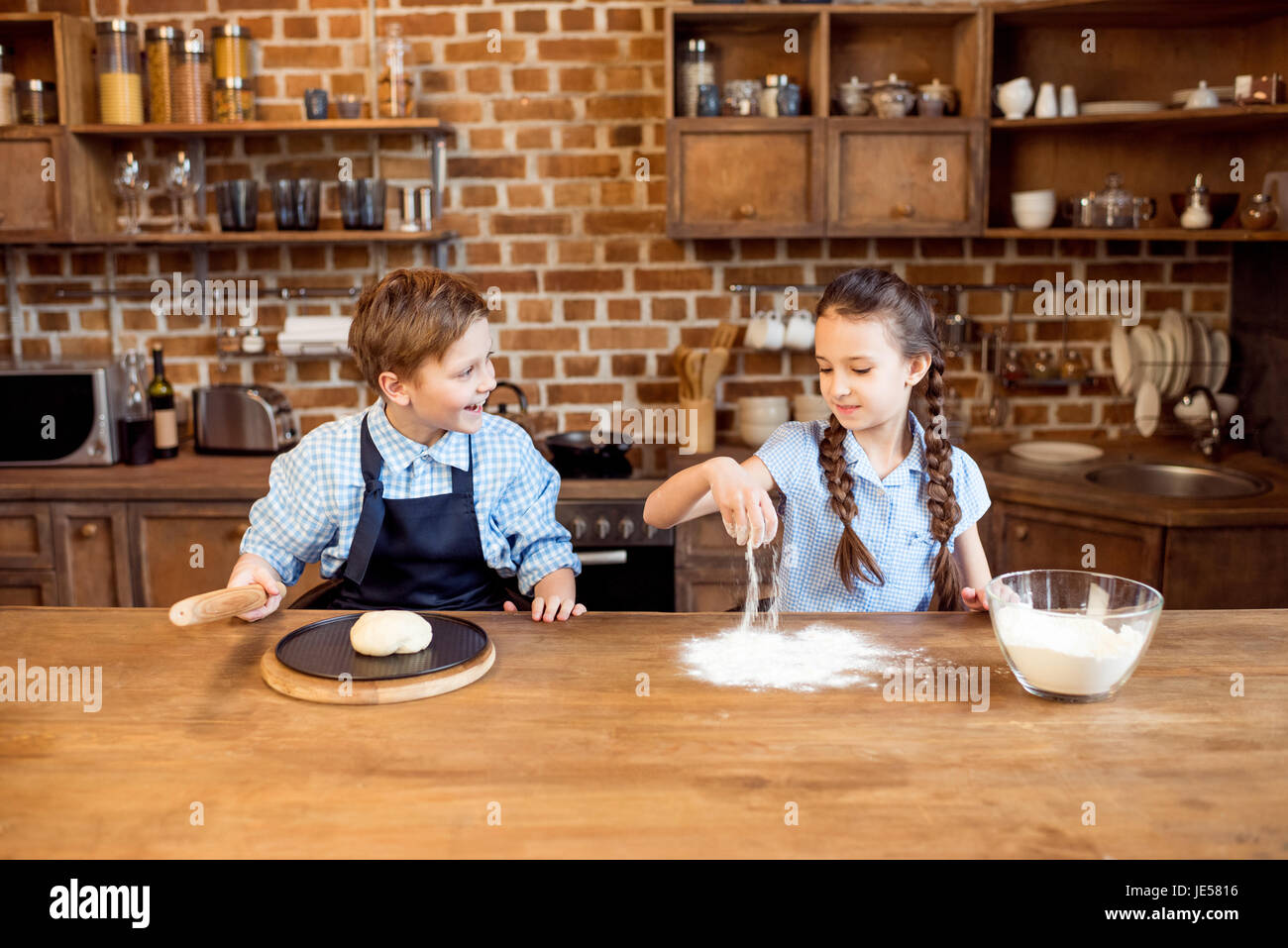 Pizza making and children hi-res stock photography and images - Alamy