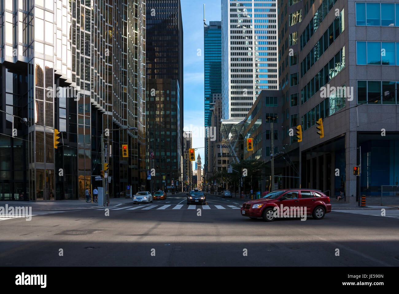 Waiting to cross the street hi-res stock photography and images - Alamy