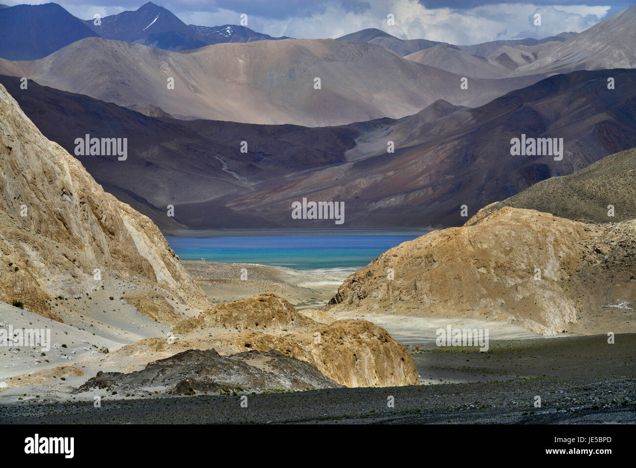 Lake Pangong: among the mountain ranges are light brown and dark in ...