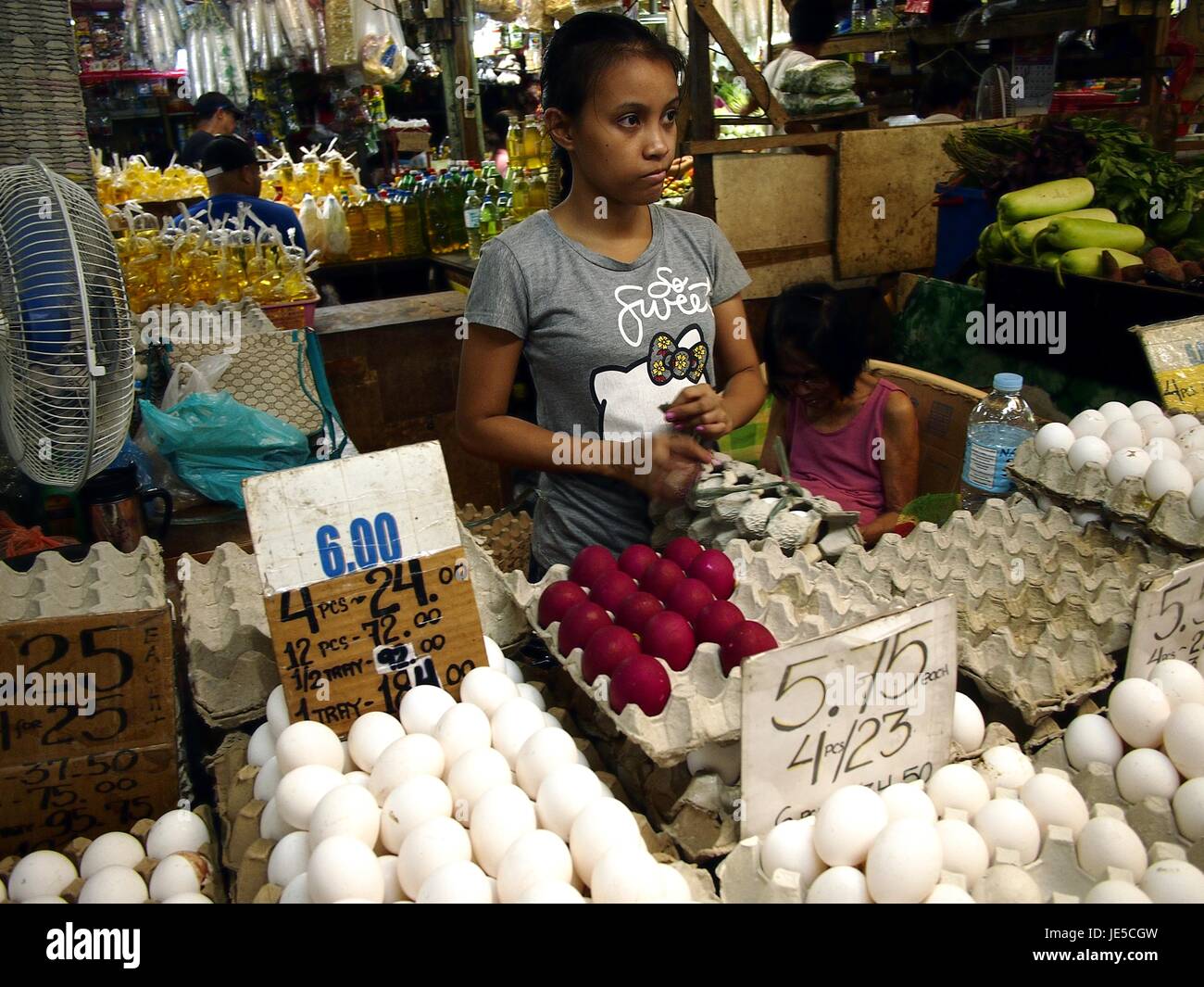 Manila street market hi-res stock photography and images - Alamy