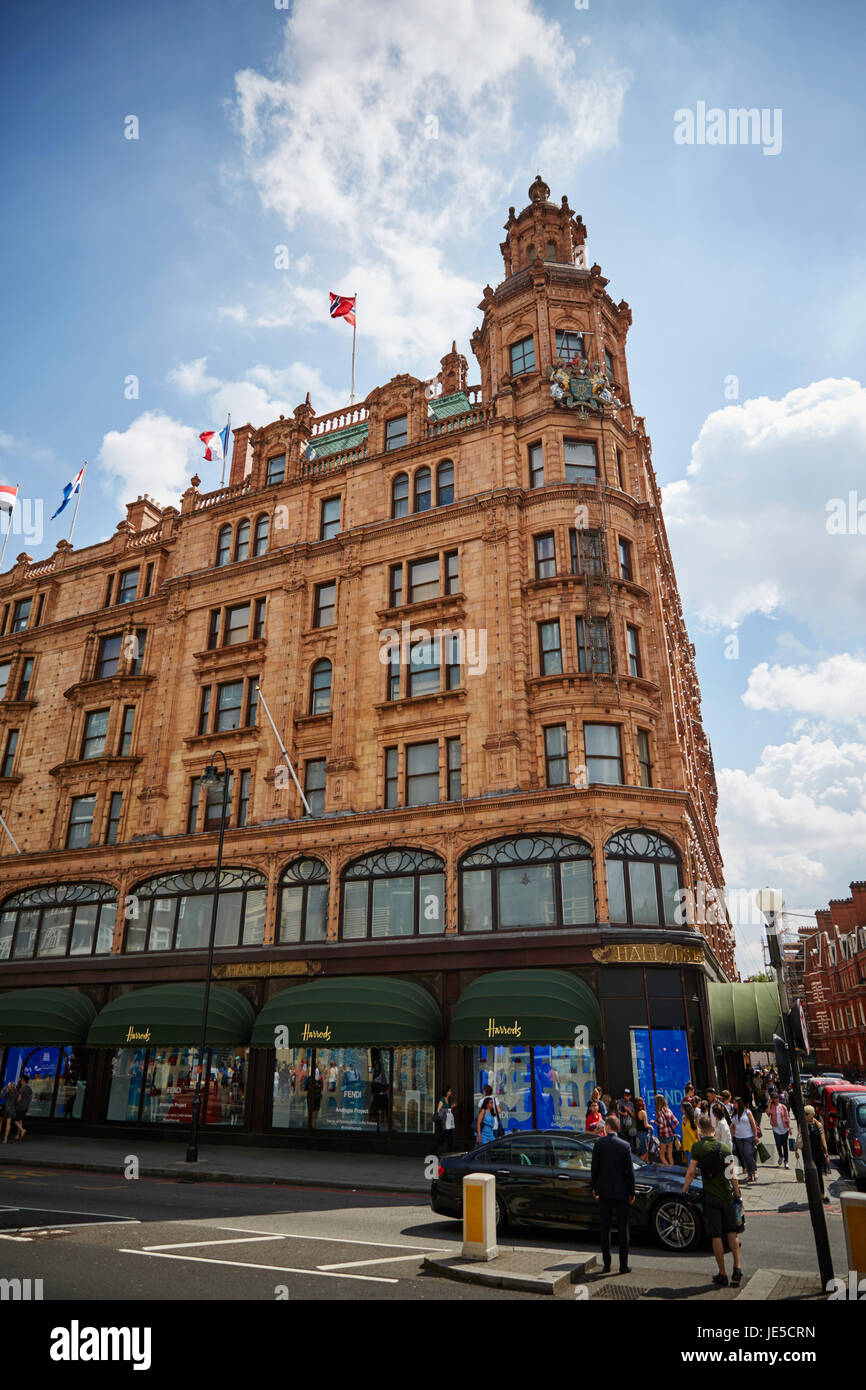 Harrods london uk hi-res stock photography and images - Alamy