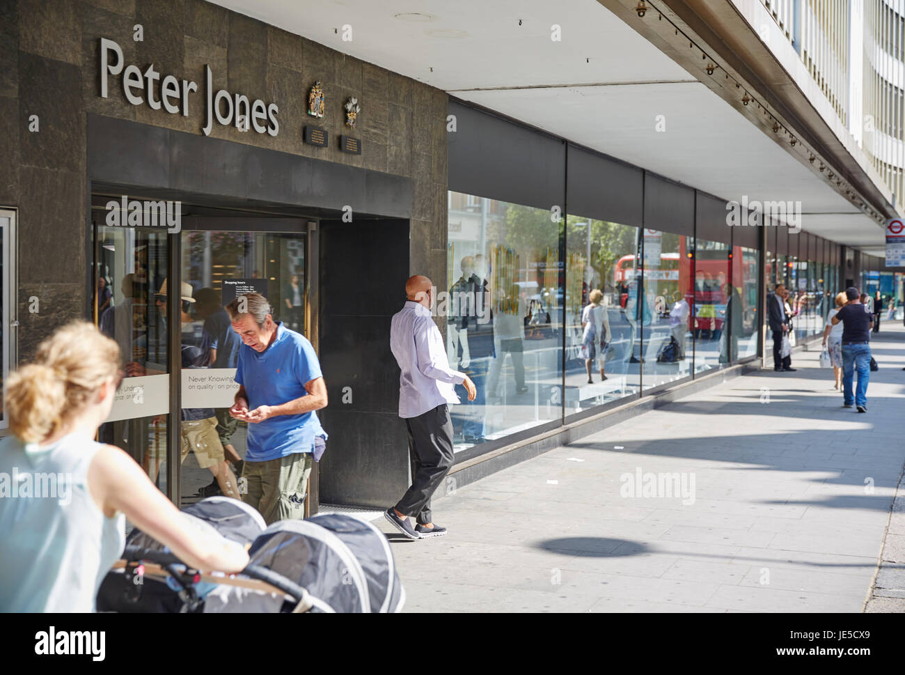 Peter jones london hi-res stock photography and images - Alamy