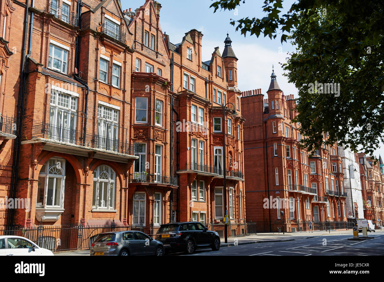 Pont street london hi-res stock photography and images - Alamy