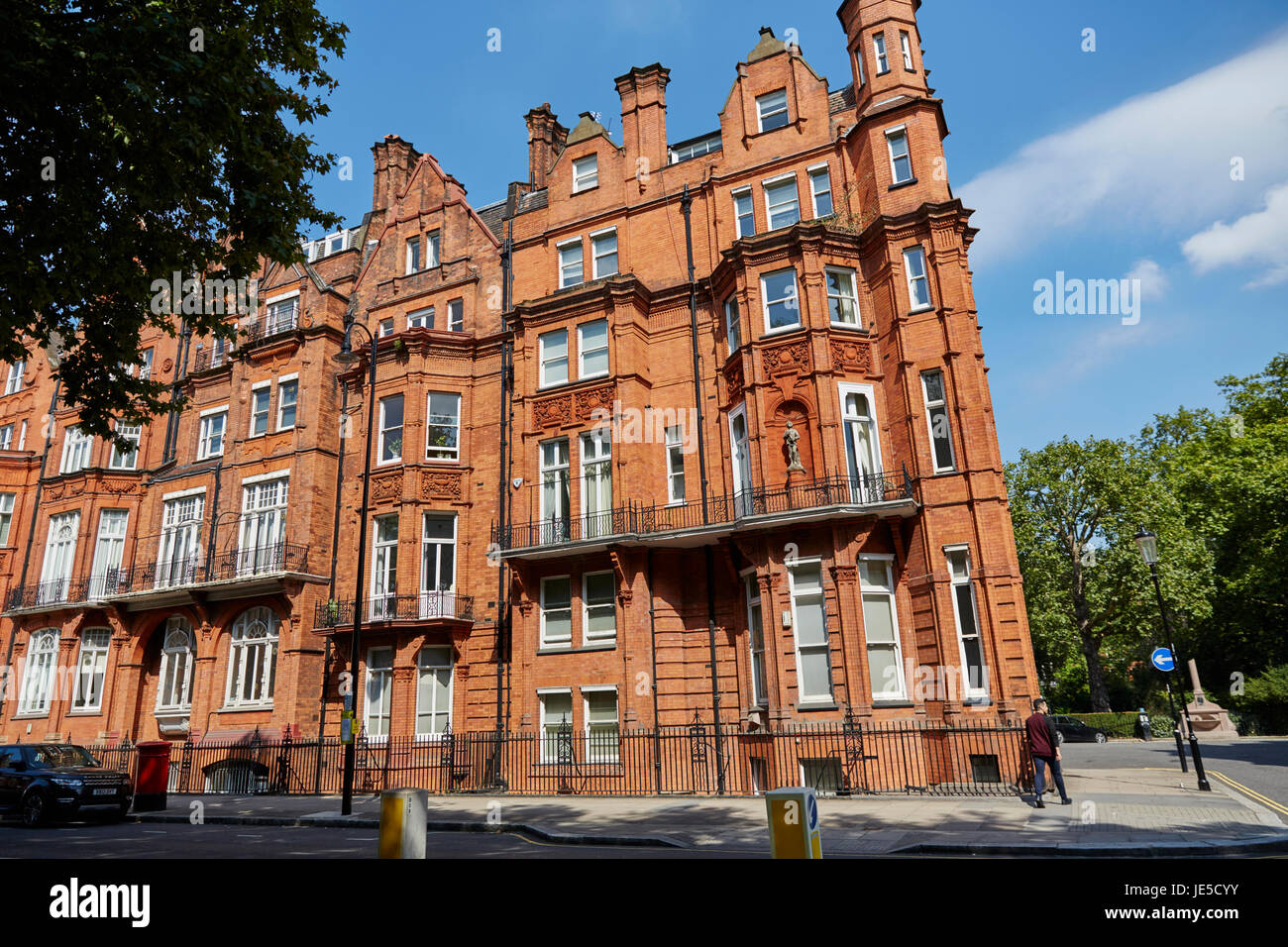 Pont Street London High Resolution Stock Photography and Images - Alamy