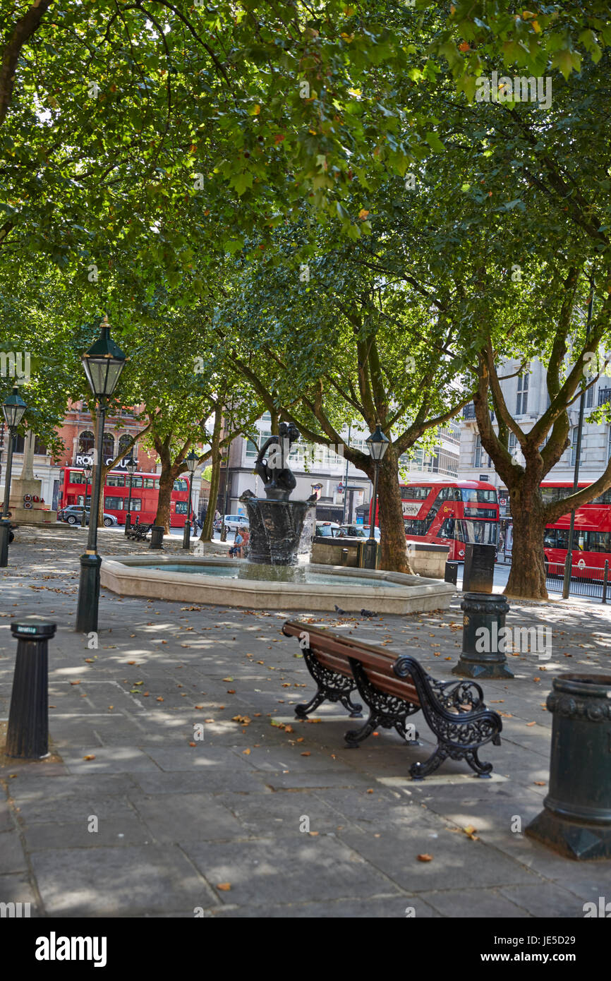 Sloane square road sign hi-res stock photography and images - Alamy