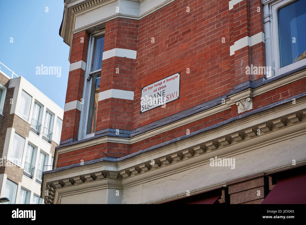 Sloane square road sign hi-res stock photography and images - Alamy